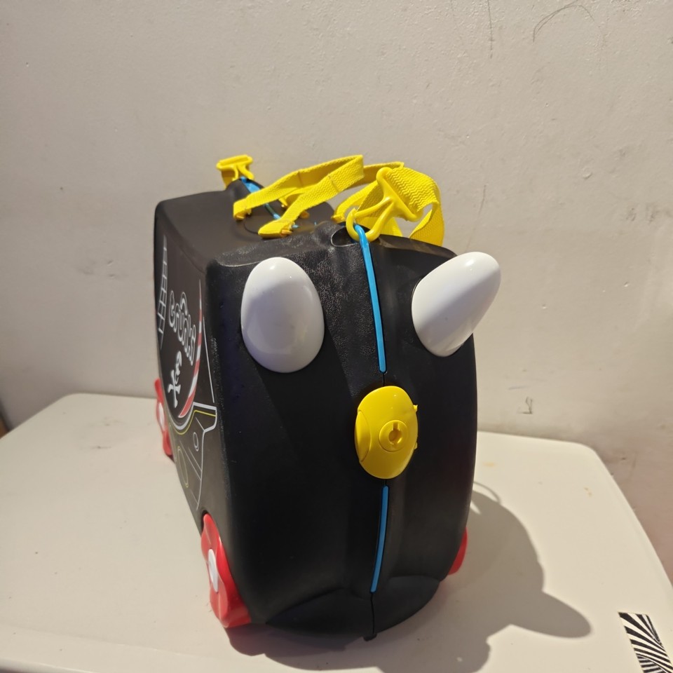 TRUNKI Pedro the PIRATE SHIP Ride On Hard Suitcase with strap and key ...