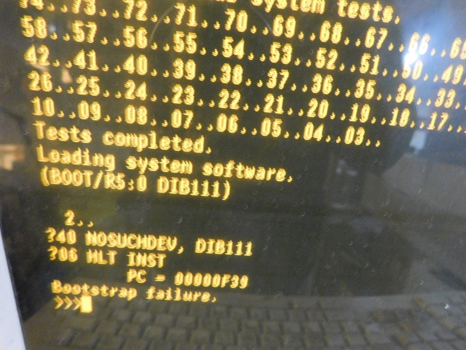 Digital Equipment (DEC) VAX-4000-105. 48DBM-B9-A01 Micro Computer ...