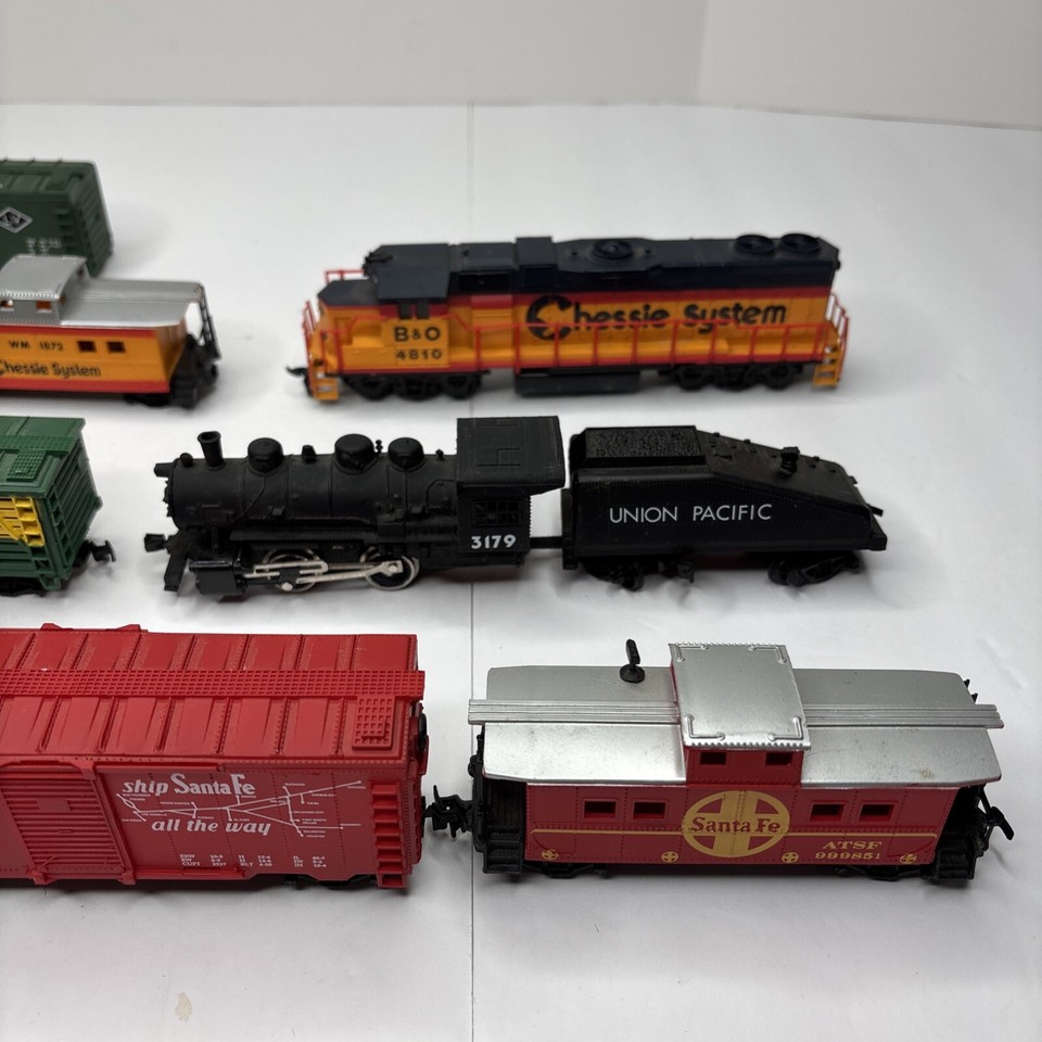 Santa Fe Union Pacific Chessie System Train Locomotive Boxcar Set Lot ...
