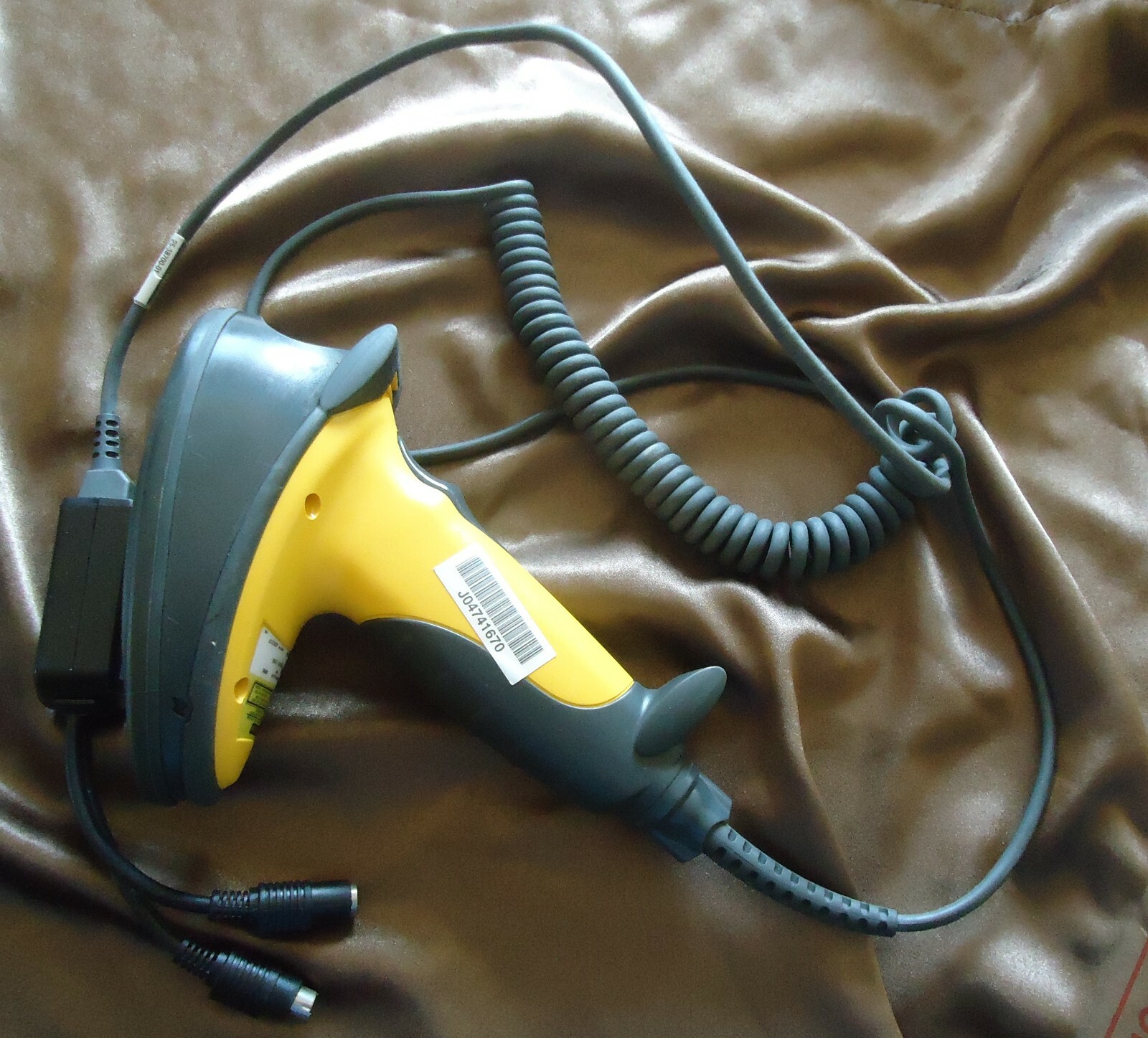 Symbol P302FZY-0200 Handheld barcode laser scanner. Comes with STI80 ...