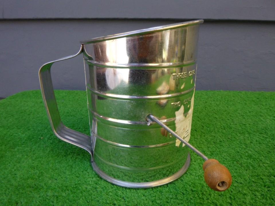 VINTAGE METAL SIFTER & METAL BOX GRATER - LOT OF 2 - 3 CUP GOOD COOK ...