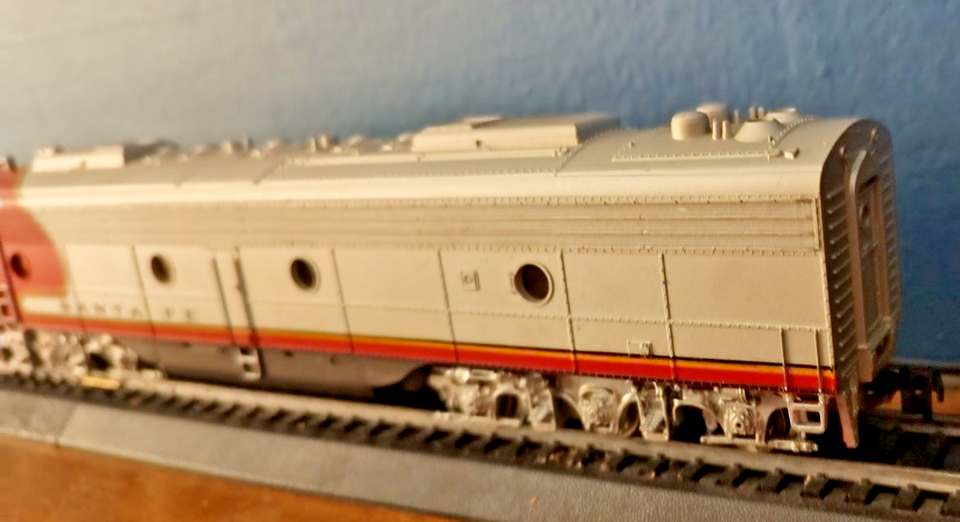HO Scale AHM Santa Fe E8 E9 Diesel Locomotive | eBay