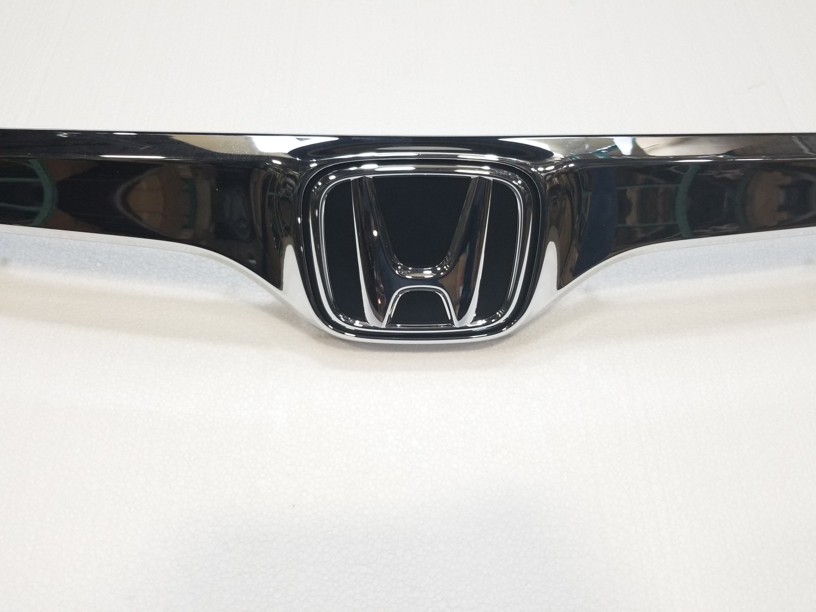 Genuine OEM Honda 74895-TLA-A01 Rear Tailgate Upper Molding Garnish ...