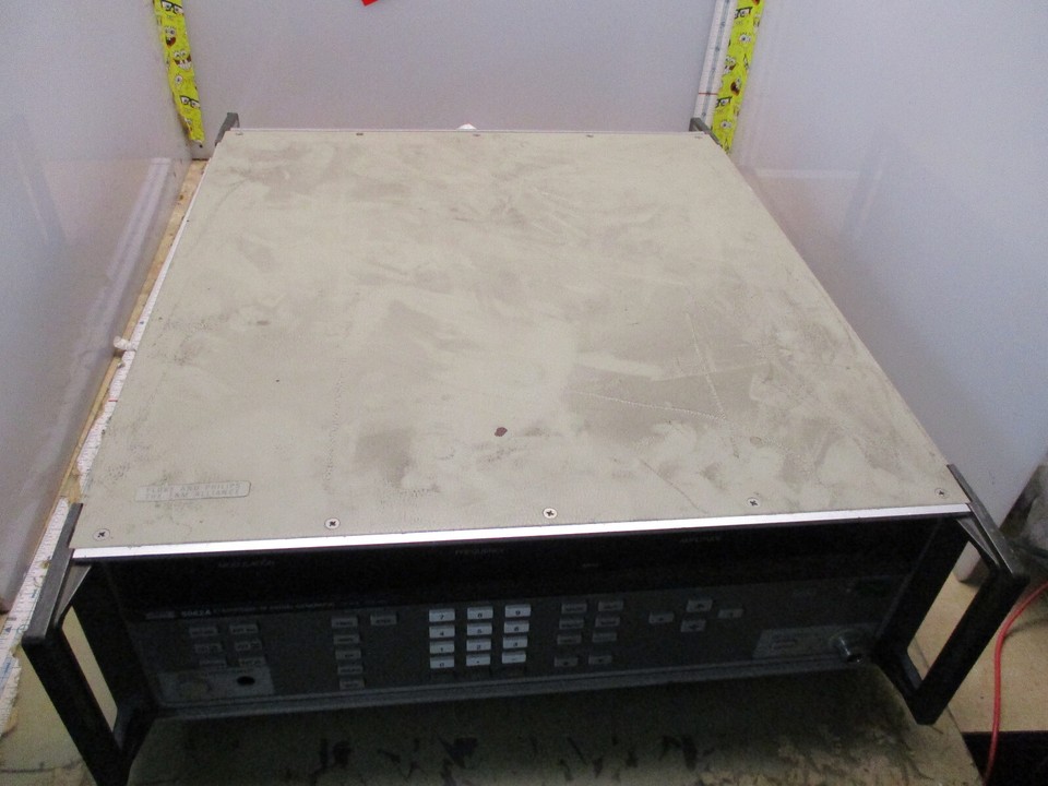 fluke 6062A synthesized rf signal generator 100kHz-2100MHz 2.1GHz [H-2. ...