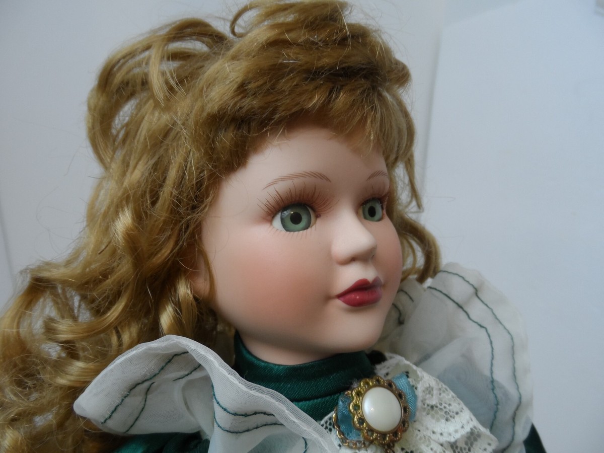 Christina Doll's Instagram, Twitter & Facebook on IDCrawl