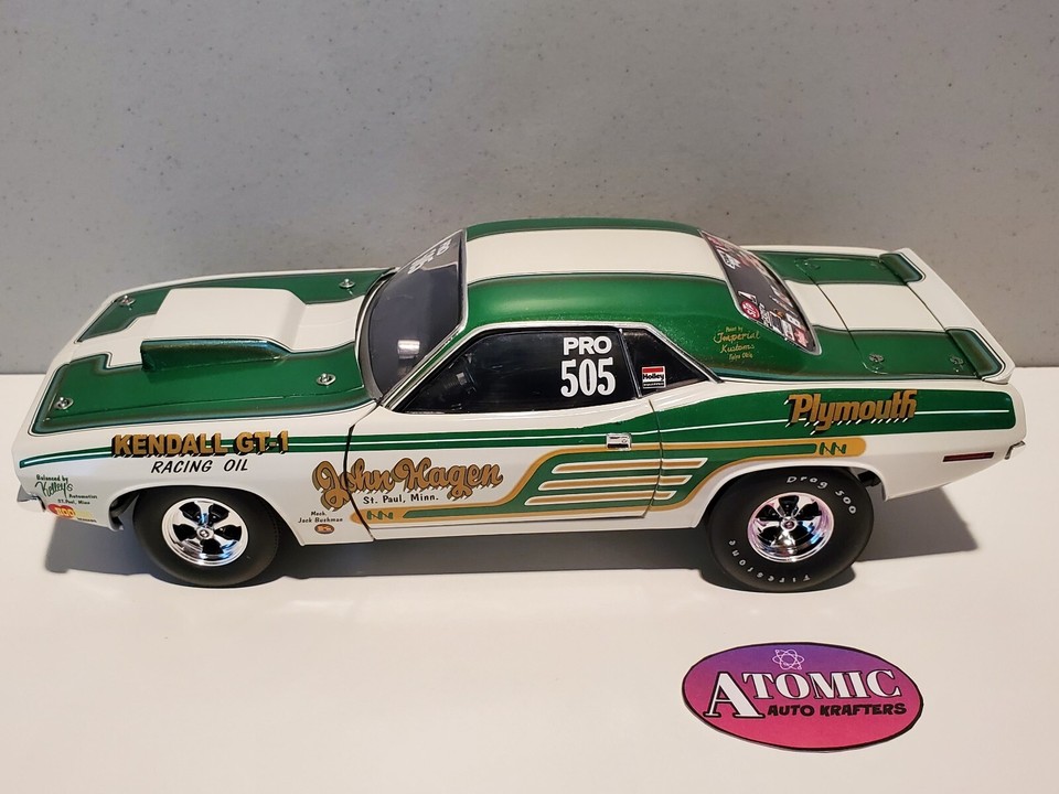 1:18 JOHN HAGEN 1968 SUPER STOCK CUDA & 1970 PRO STOCK CUDA 2 car set ...