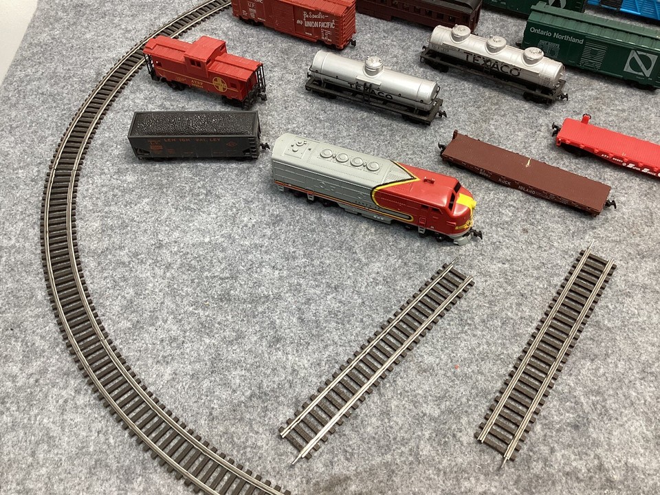 Assorted Lot of Mar HO Scale Model Train Engines Cars Track | eBay