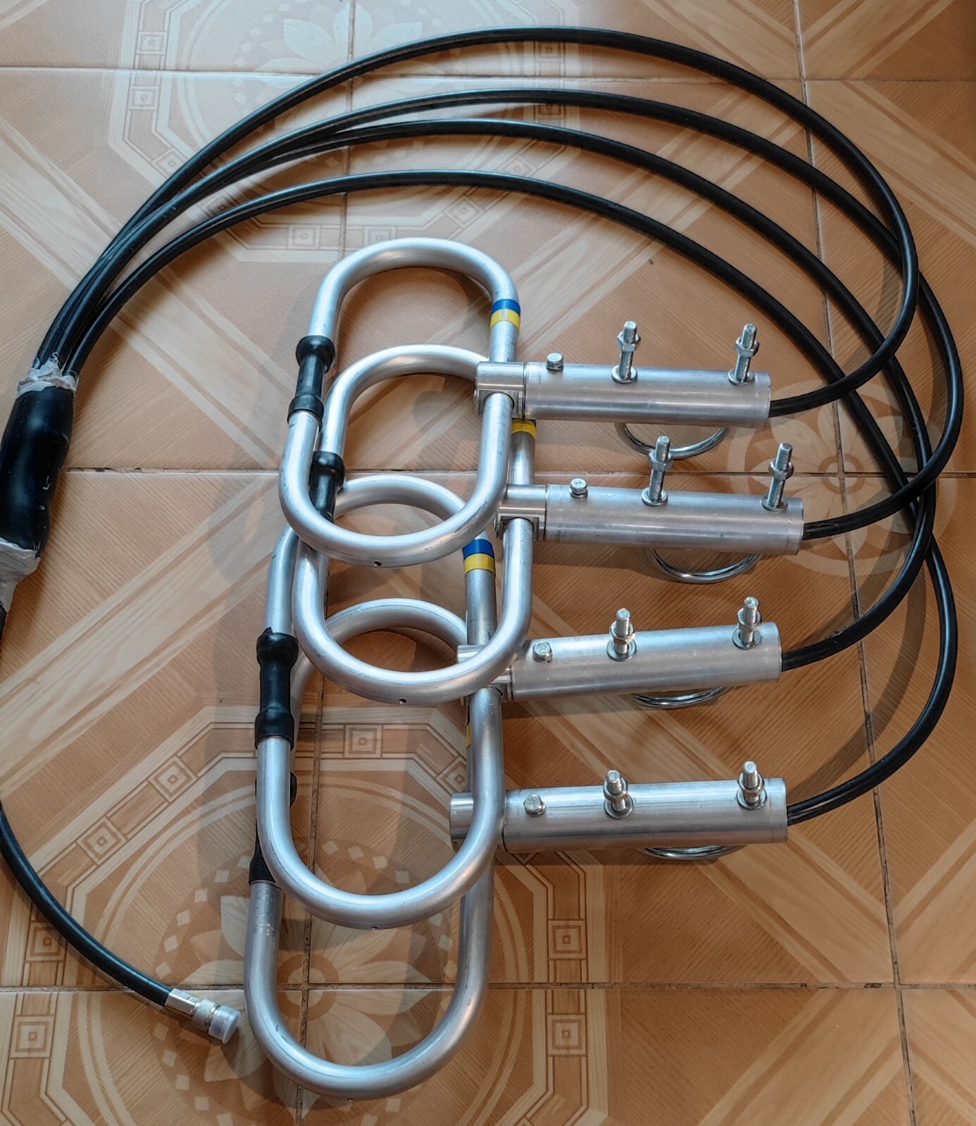 440 MHz (340-500) wide band UHF antenna 4-elements folded dipole 9 DBd ...