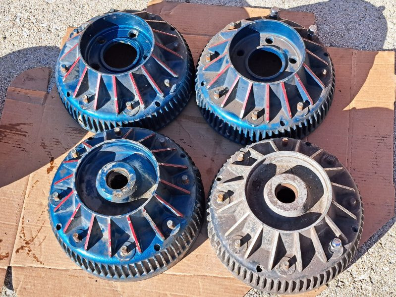 OEM GM 1960's Pontiac 8 Lug Wheels Set w/ Brake Drums 1965 1966 1967 ...