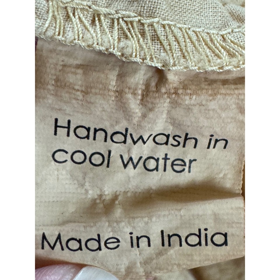 A Rare Bird Women Robin Butterfly Floral Lace Sleeveless Flowy Top One ...