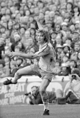 Football Tony Currie Of Leeds United In Action 1978 Old Photo | eBay UK