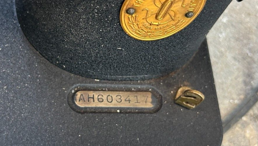 Vintage Antique Singer 66-18 Sewing Machine w/ Attachments ...