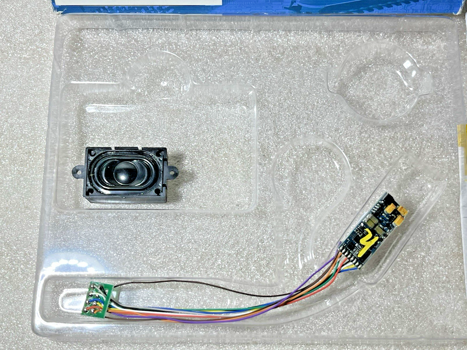ESU LOKSOUND V4 4FE6 Speaker DCC Sound/Motor Decoder 8-Pin EMD File ...