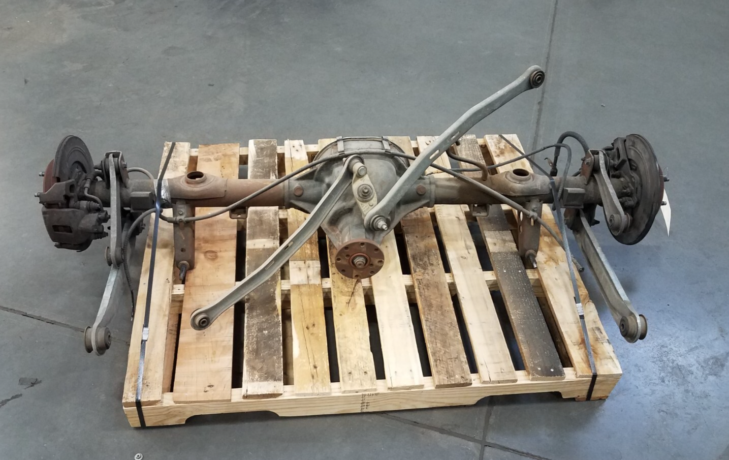 2000 Grand Marquis / Crown Vic Victoria Rear Disk Brake Axle Assembly ...