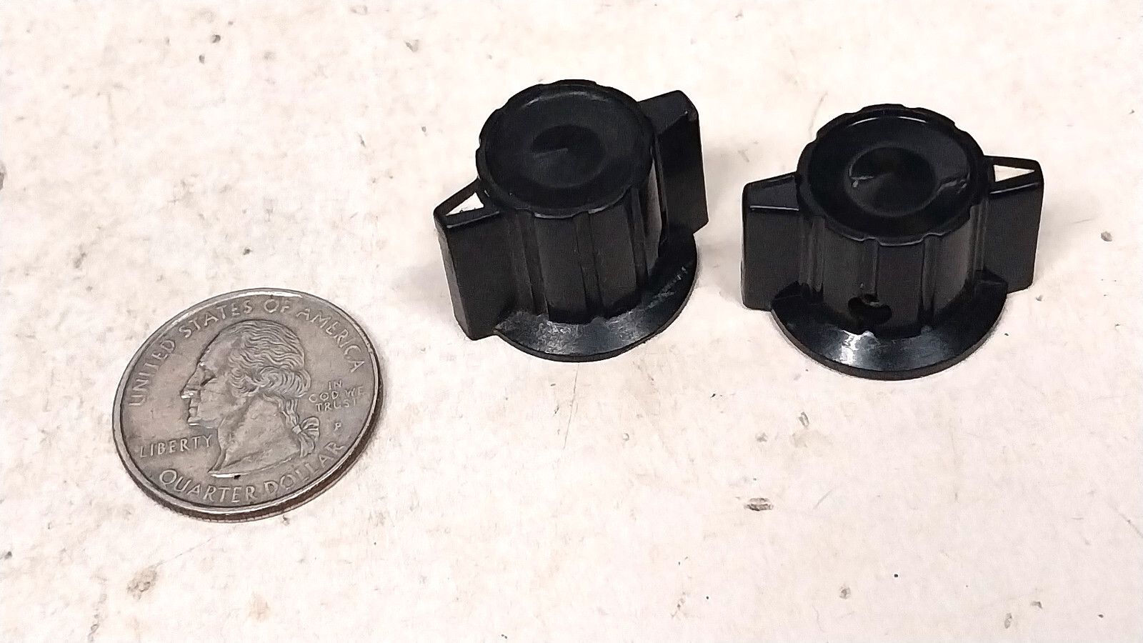 2 Nice Raytheon Knob / Old Vintage Ham Radio Tube Transmitter Receiver ...