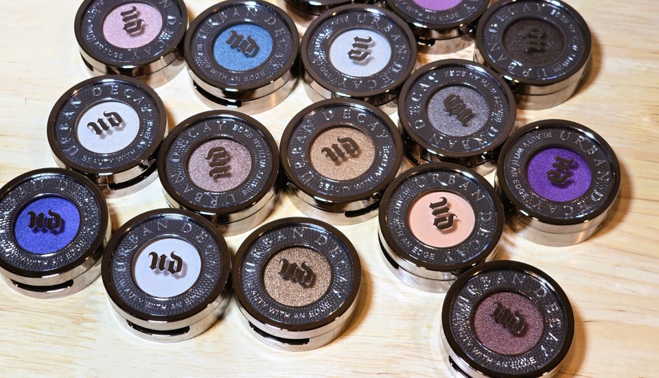 RARE Urban Decay Single Token Eyeshadow in Shade LOUNGE (Cherry ...