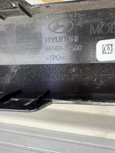 Bumper Face Bar Trim Molding Front Bumper 86569-S2500 2021-2023 Hyundai ...