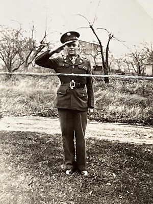 1943 WW2 Photo PVT Linwood Boyar Saluting In Uniform | eBay