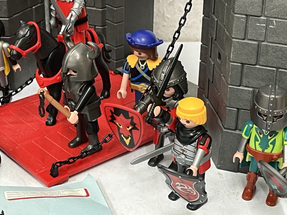 PLAYMOBIL CASTLE SET 4440 CARRY-ALONG CASTLE WITH LOTS OF EXTRA KNIGHTS ...