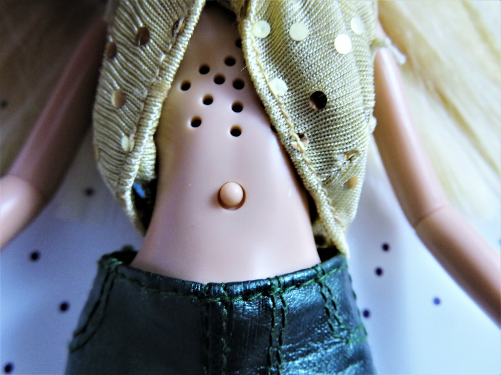 Hannah Montana Doll Sings Rockin' Around The Christmas Tree Blonde Doll ...