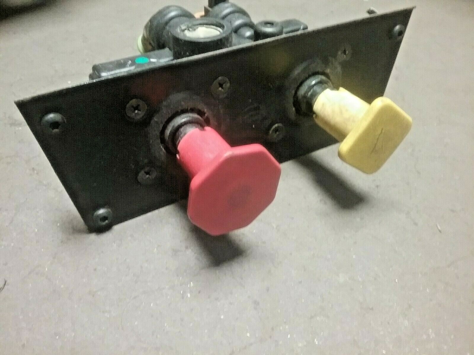 Bendix Dash Valve Air Brake Release Switch 5005068 for sale online | eBay