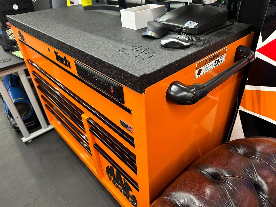 mac tools tool box bought in 2020,slightly used , never used on garage ...