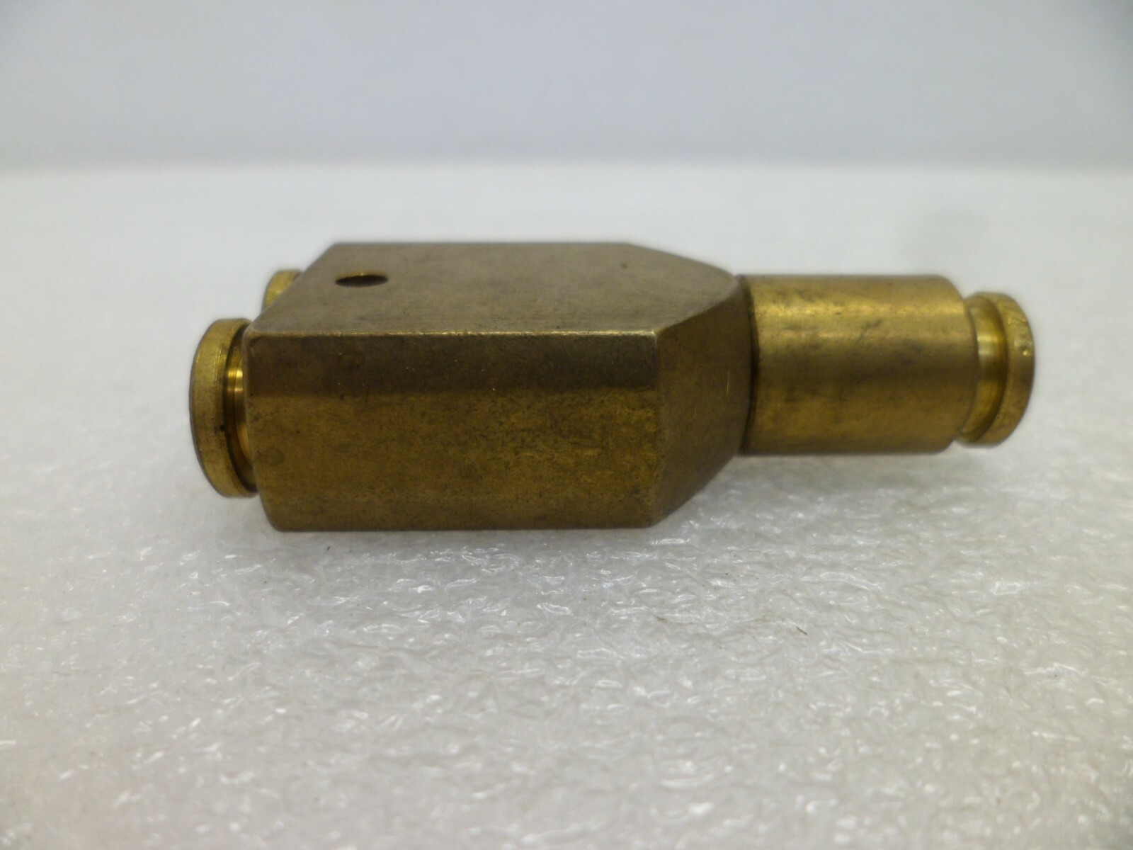 ALCON 1/4" TUBE .250" WYE PUSH TO CONNECT BRASS FITTING LOT OF 3 WYES ...