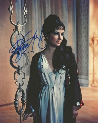 8"X10" ELIZABETH TAYLOR "CLEOPATRA" SIGNED AUTOGRAPH PHOTO PITCHER LIZ ...