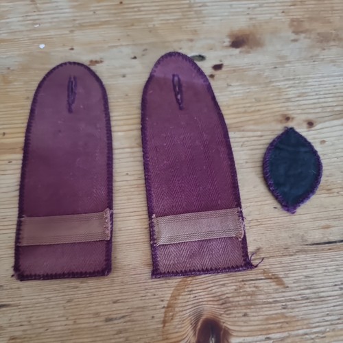 Senior Scouts Epaulettes {Maroon} (Pair) and Matching Baret Badge | eBay UK