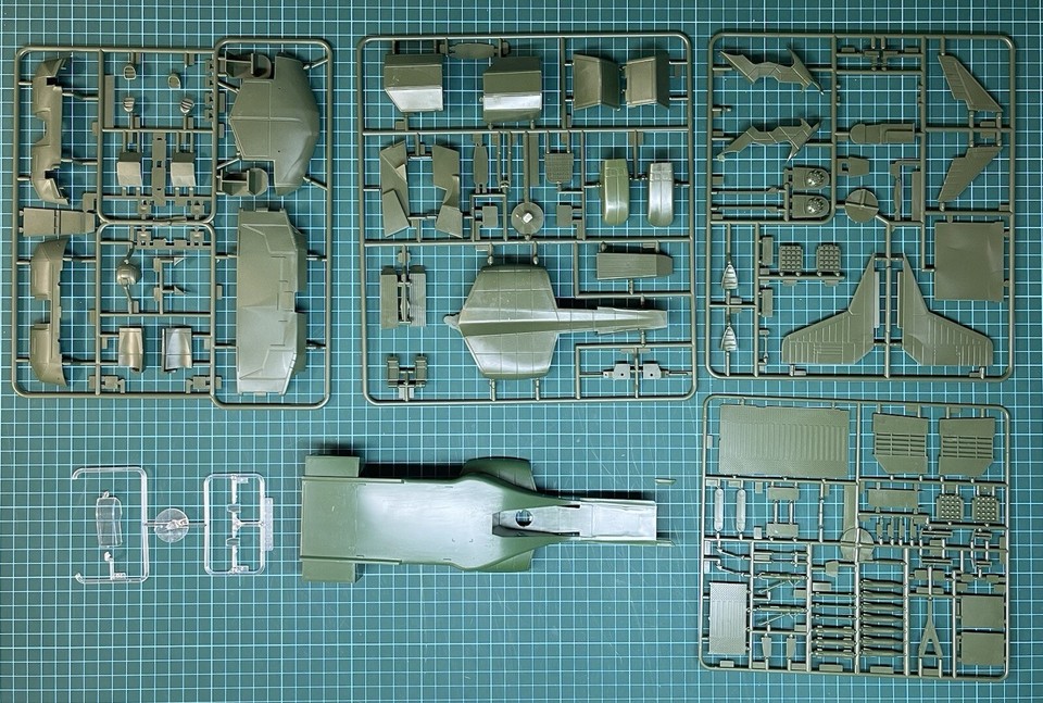 Aliens : Drop Ship : 1/72 Scale Model Kit by Halcyon Movie Classics ...