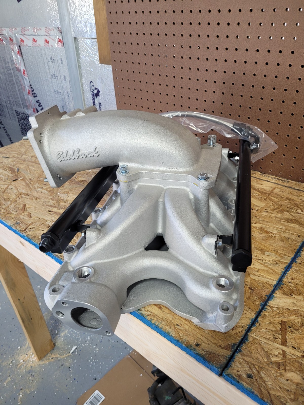 Ford 351w 5.8 EFI Intake Manifold, Fuel Rail, Edelbrock 3847 Ultra Low ...