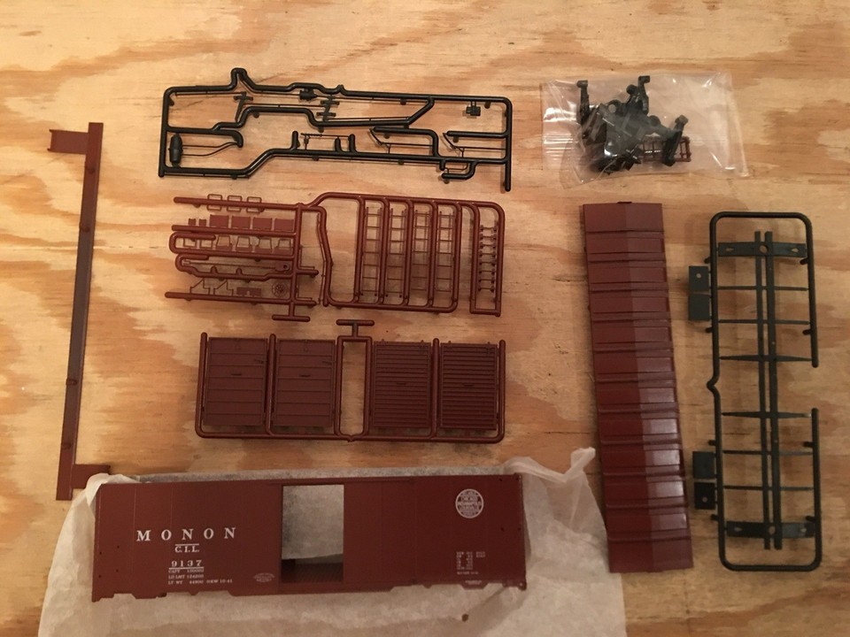 HO Red Caboose Monon “Reliable Service” 40’ AAR Boxcar Unassembled Kit ...