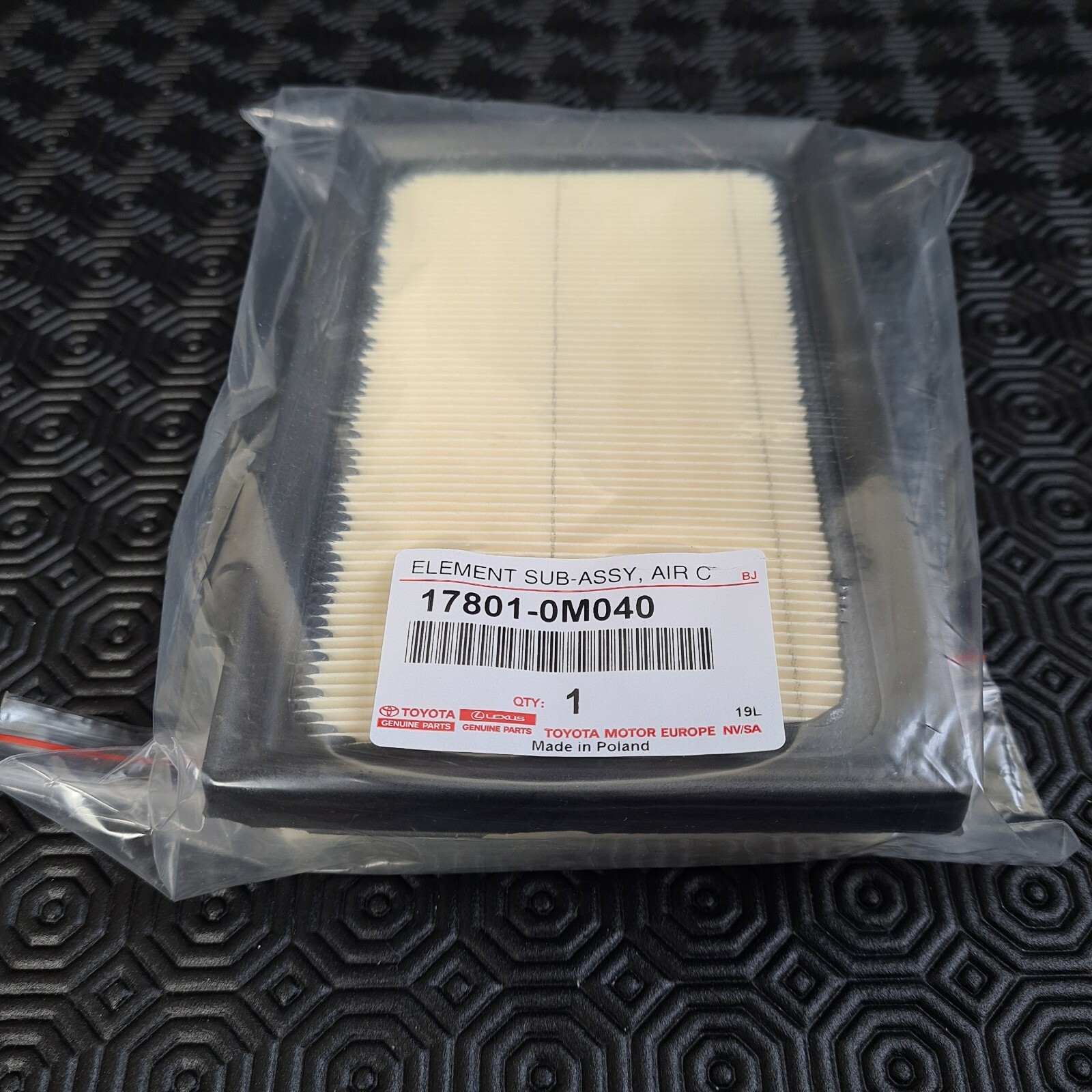 GENUINE TOYOTA YARIS SERVICE KIT HYBRID 1.5L WITH SPARK PLUGS 2011 TO ...