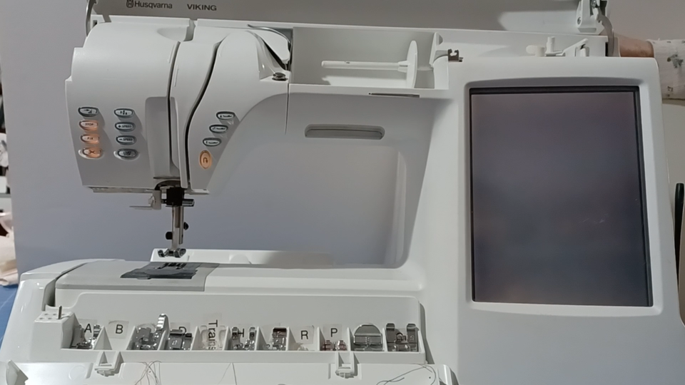 Husqvarna Viking Designer SE Sewing Machine & Embroidery Arm For Parts ...