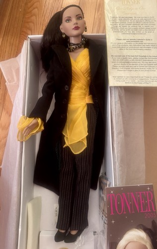 Tonner 22” American Model LE 300 METROPOLITAN dressed Doll & Original ...