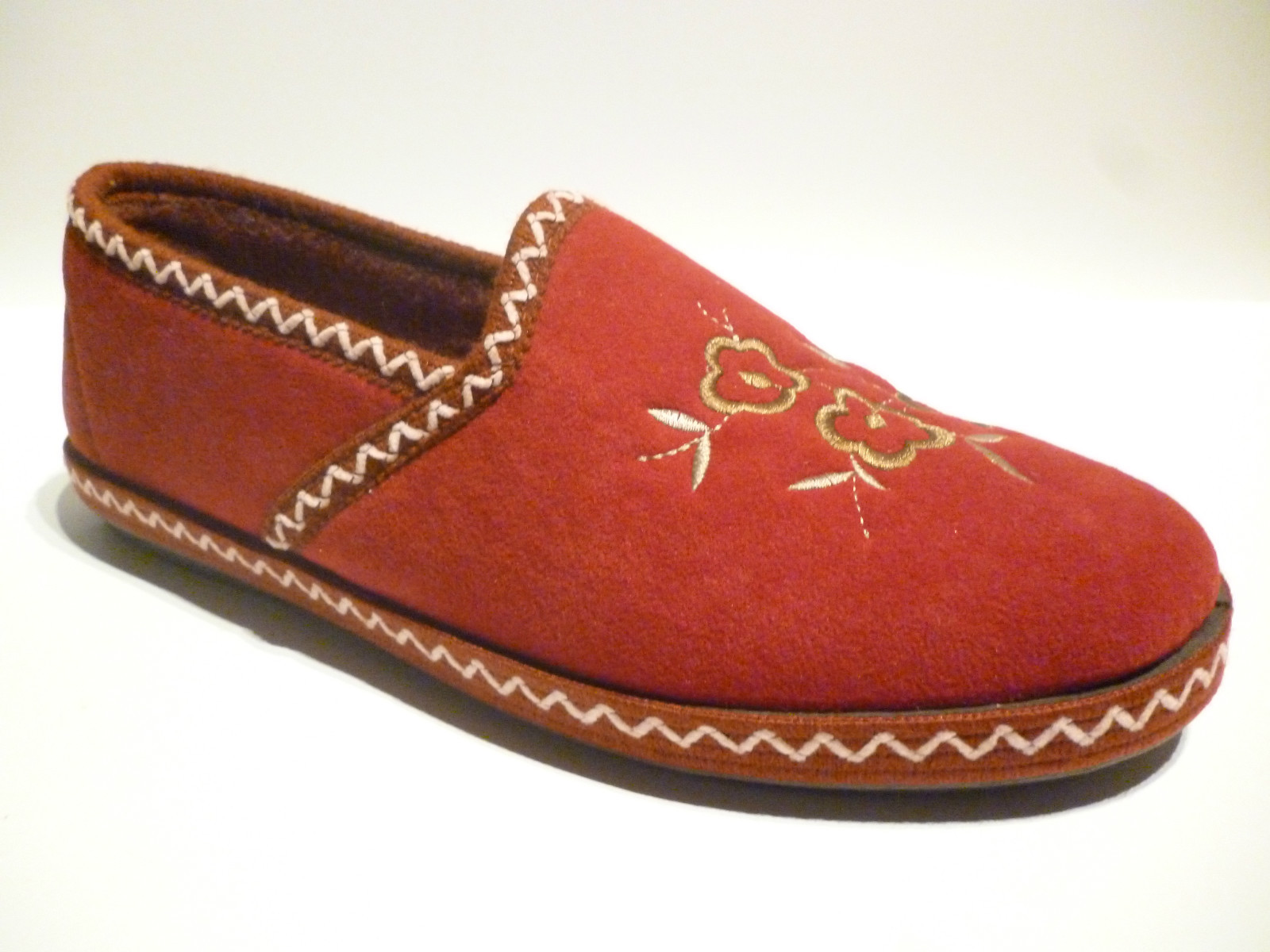 Sleepers Saffron Womens Slippers Wine Zig Zag Stitch Floral Motif Slip ...