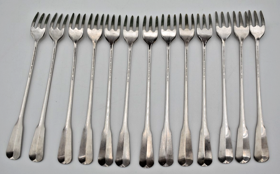 Lot of 13 Oneida Distinction Deluxe AMERICAN COLONIAL Stainless ...