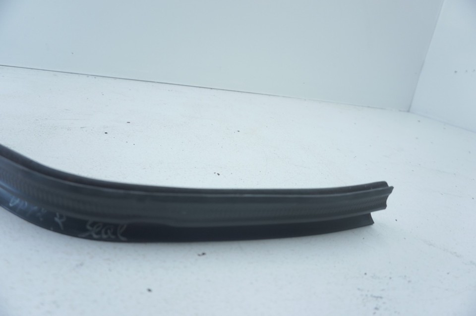 MERCEDES 300CD 280CE W123 COUPE , REAR LEFT SIDE WINDOW UPPER RUBBER ...