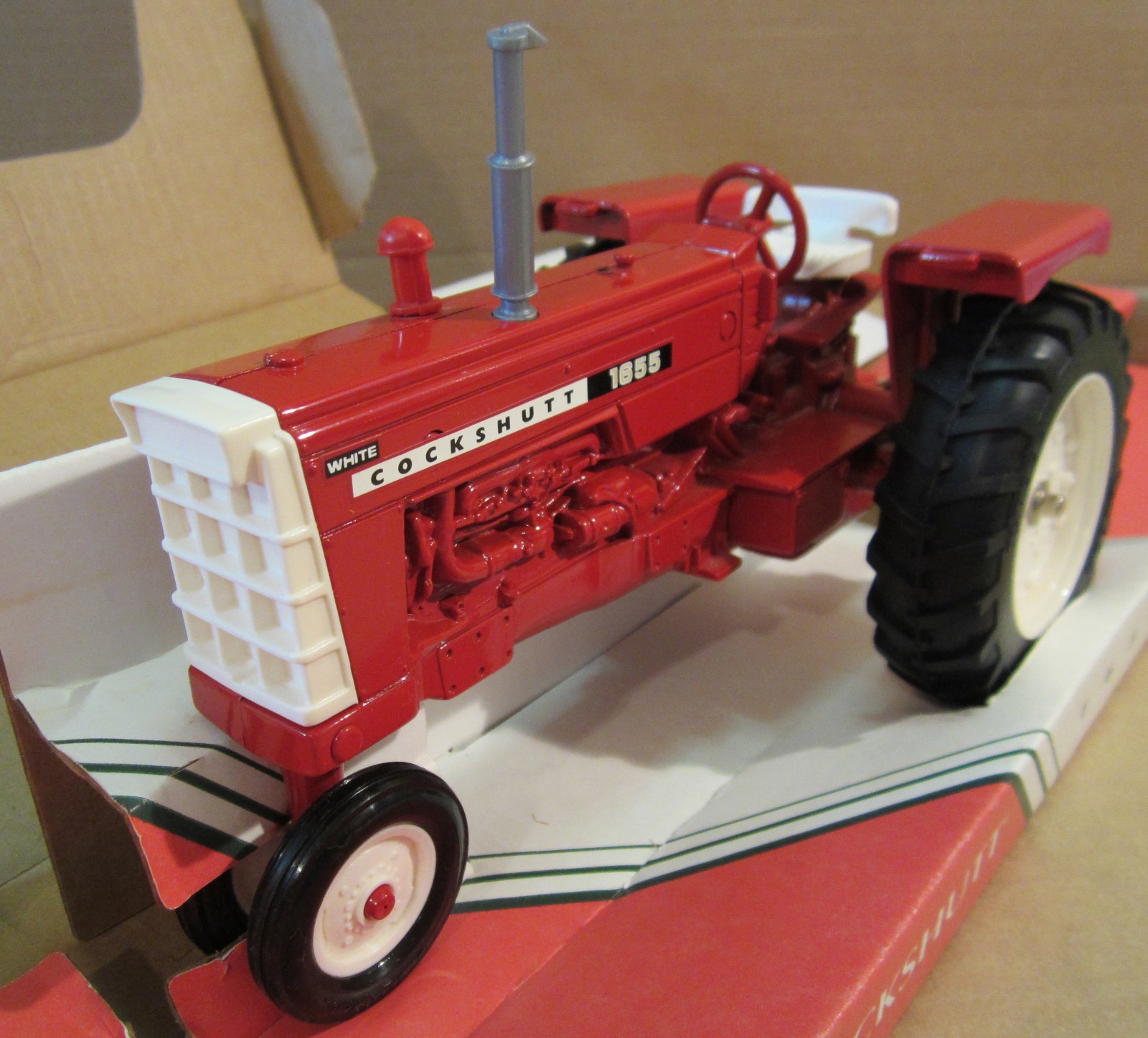 ERTL White Cockshutt 1655 Red Farm Tractor Narrow Front Axle Die-Cast 1 ...