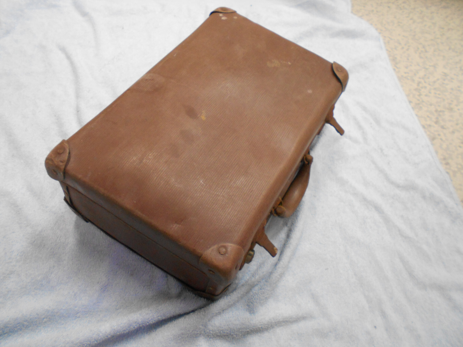 #D. OLD GLOBITE SCHOOL SUITCASE WITH REMNANTS 1965 RUGBY LEAGUE ...