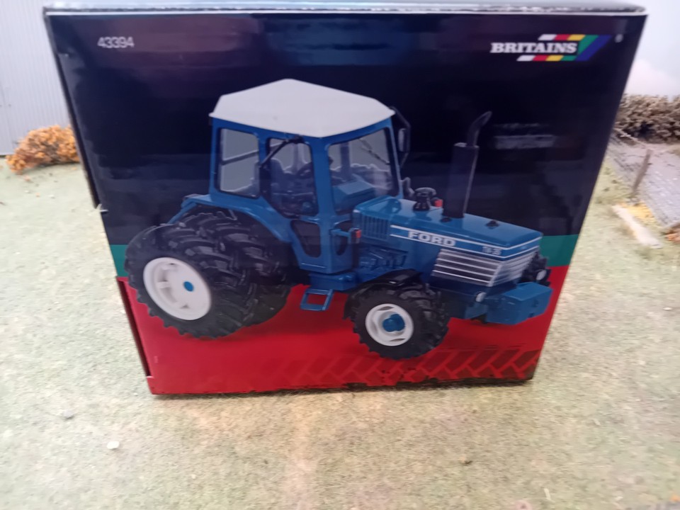 BRITAINS 43394 1:32 SCALE FORD TW35 WIH REMOVEABLE DUAL WHEELS | eBay UK