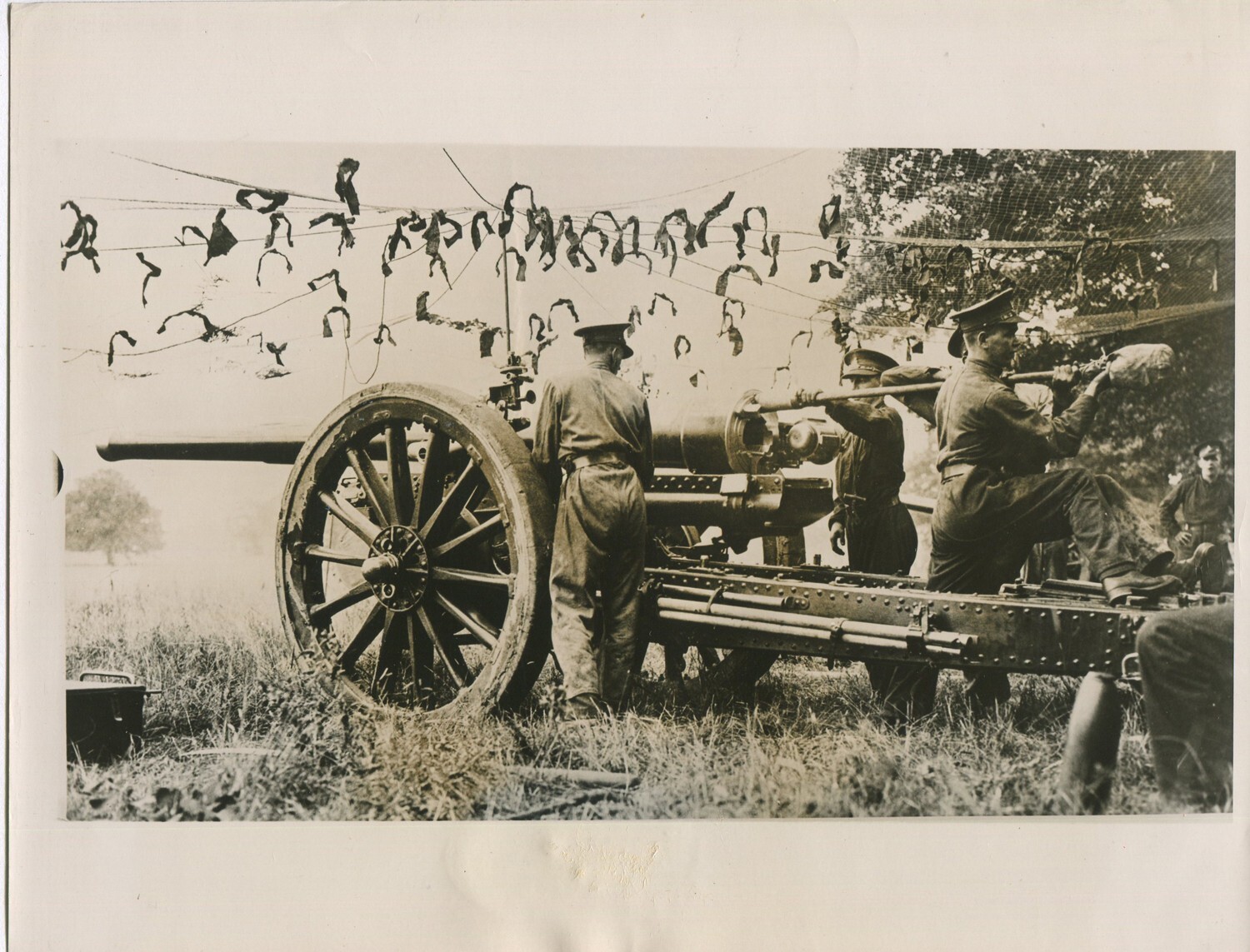 BRITISH ROYAL ARTILLERY LOAD 60 POUND GUN. HERSHAM, ENGLAND. WWII (8X10 ...