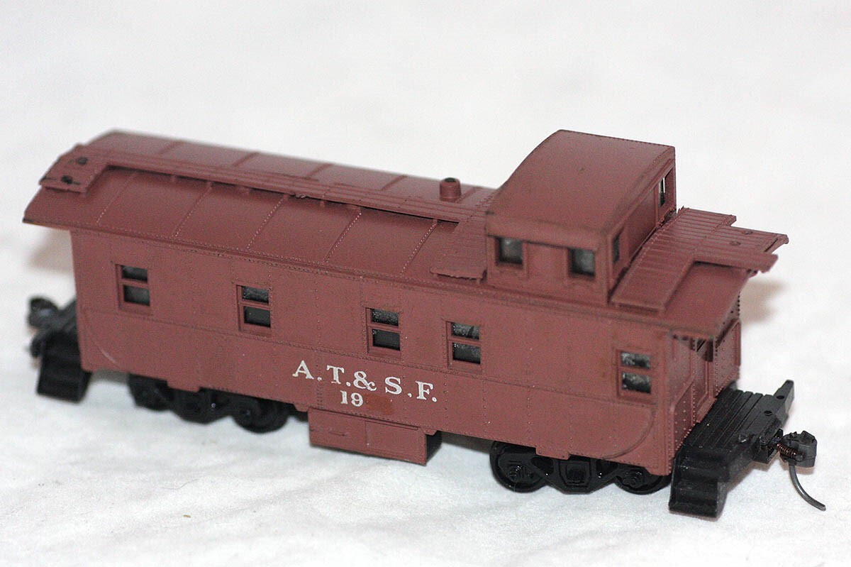 Athearn HO Scale ATSF Cupola caboose #19?? | eBay