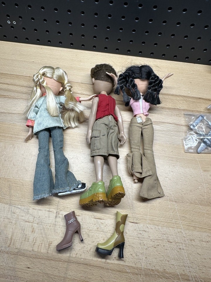 Slumber Party Cloe Dylan Strut It Jade Bratz Doll Lot Mixed Clothes ...