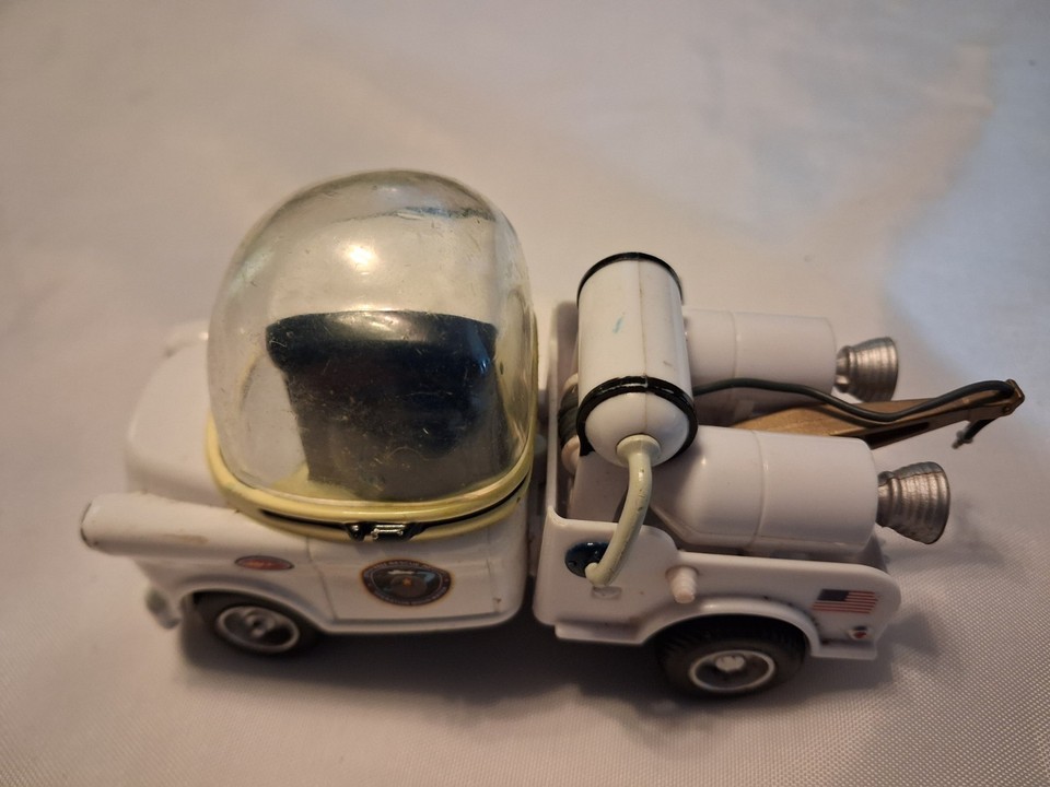 Disney Pixar Cars Toon Take Flight Moon Mater Autonaut Mater ...