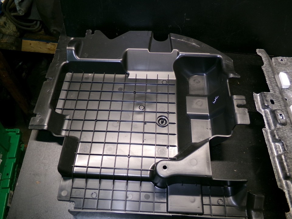 1646802118 Left Floor Cover Trim 1646801323 06-11 Mercedes Benz W164 ...