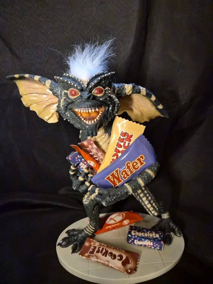 Craft Label Gremlins Stripe Statue Candy Bars in Hand 12" Scale Jun ...