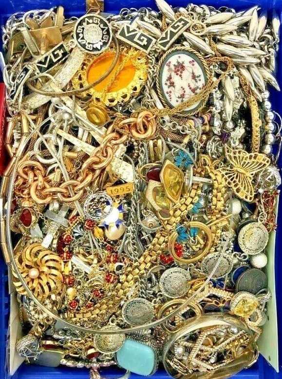 Over 1 lb Lot Vintage Now Costume JUNK Jewelry Part SCRAP Bead Crafting ...