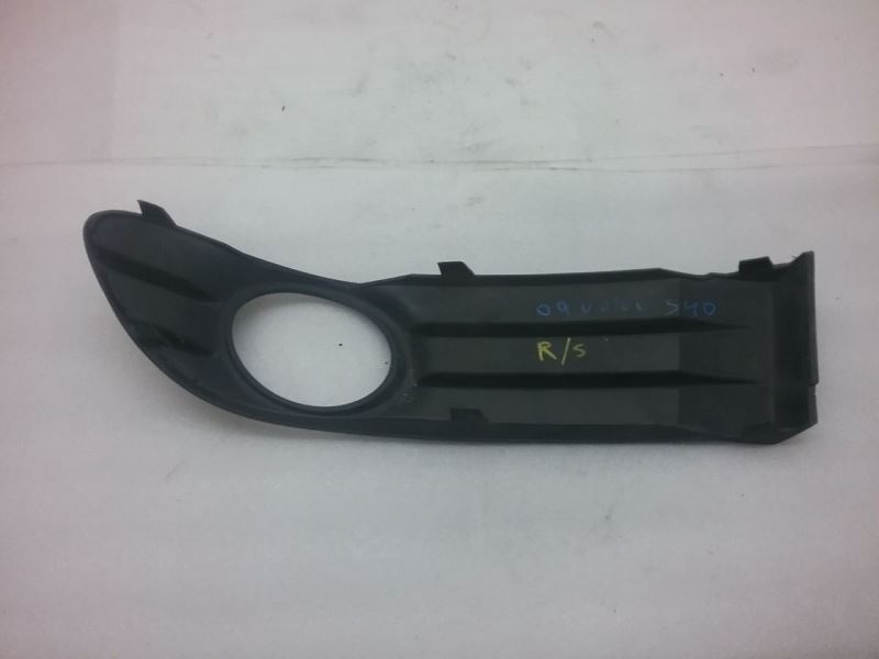 30744920 RIGHT PASSENGER BUMPER FOG COVER TRIM 2009 VOLVO S40 S-40 S ...