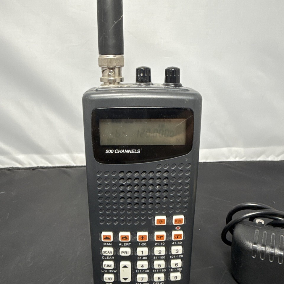 Radio Shack Model 20-404 Handheld Scanner Radio 200 Channel Weather ...